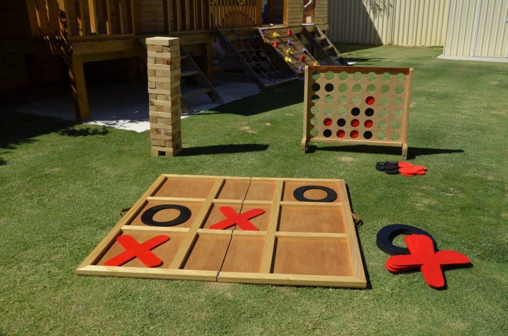 Giant Tic Tac Toe – Zannoza Entertainment